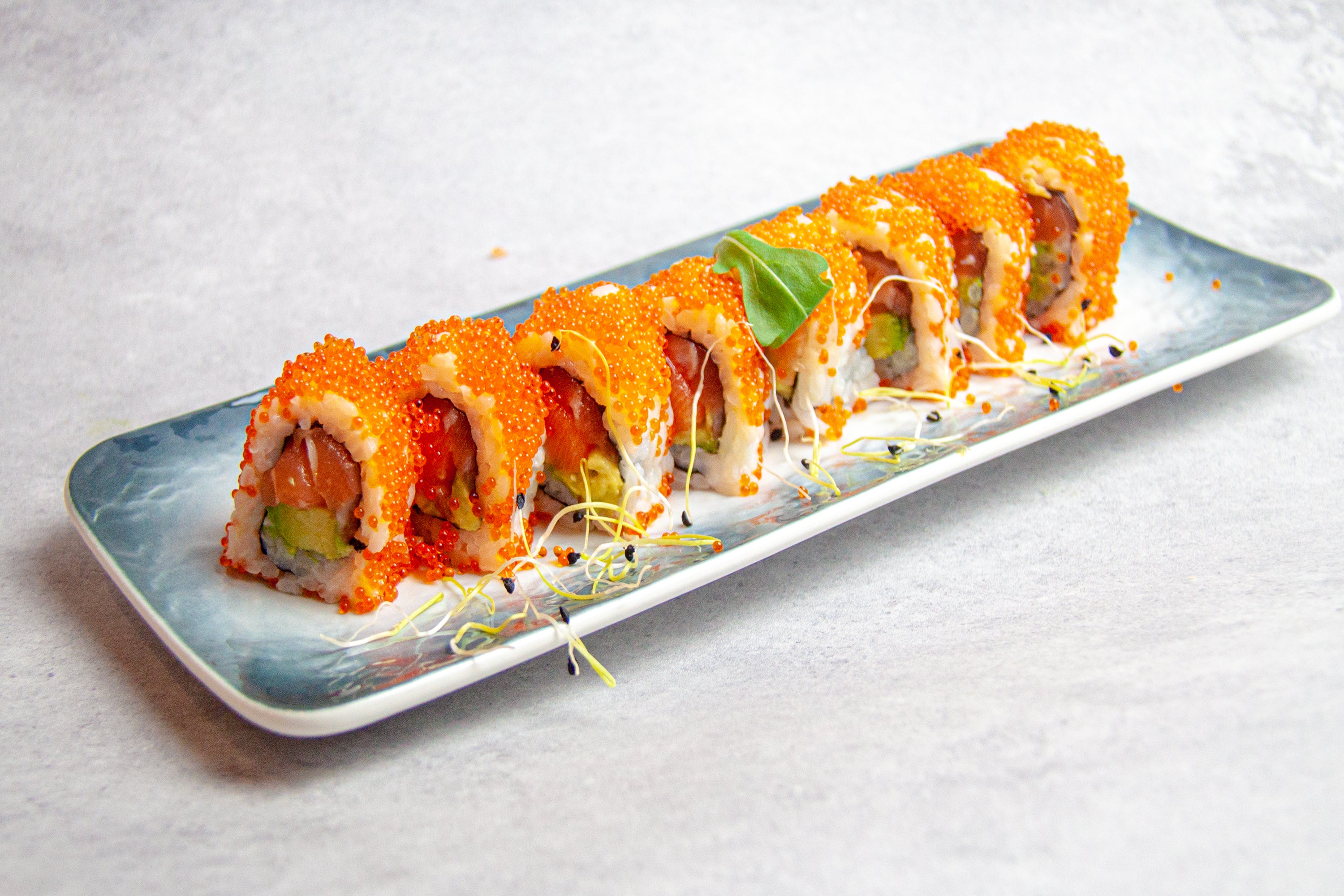 CALIFORNIA TOBIKO AVOCAT SAUMON (8PCS) – Restaurant UGO