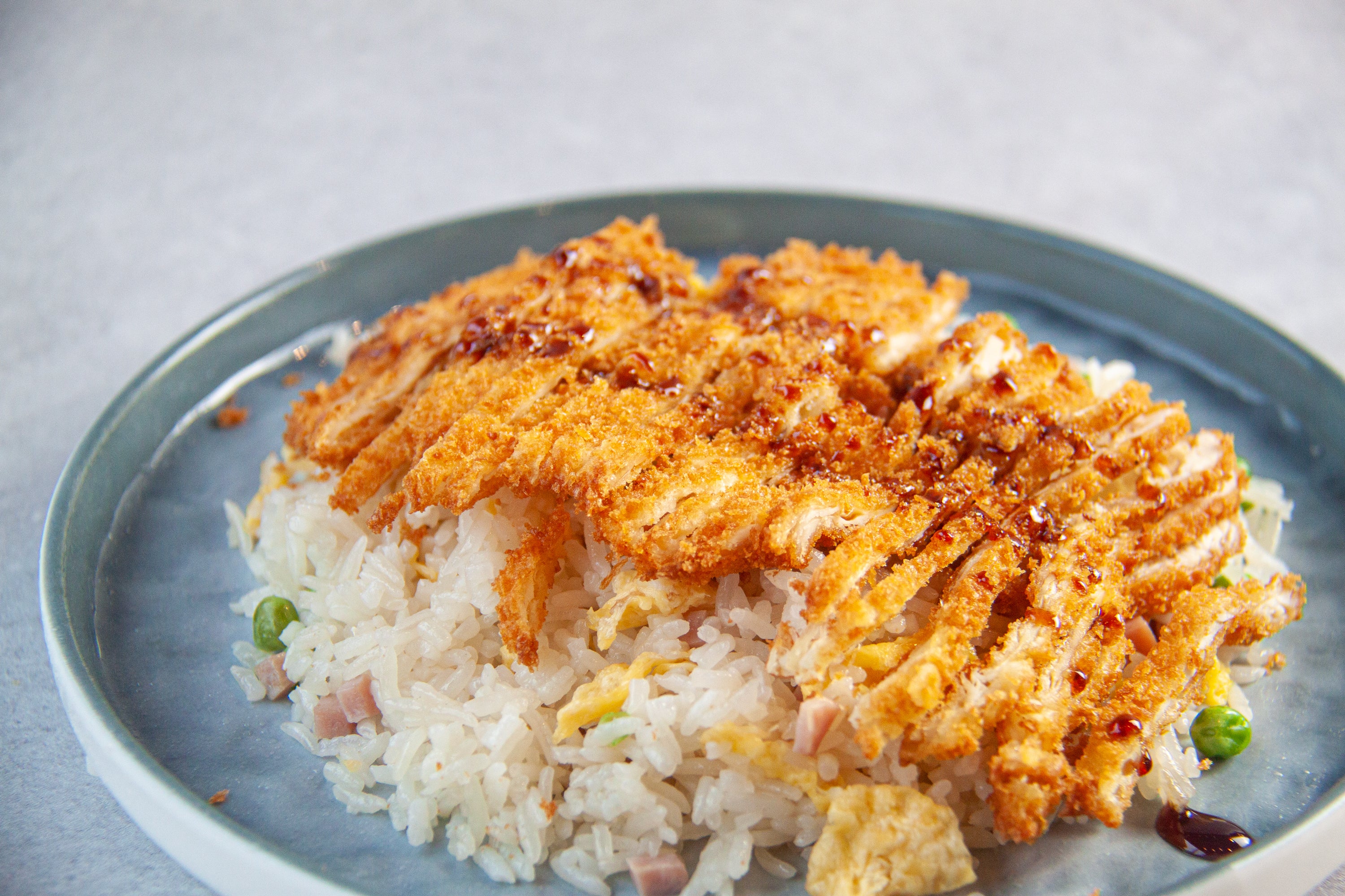 RIZ SAUTÉ MAISON AU POULET PANÉ – Restaurant UGO